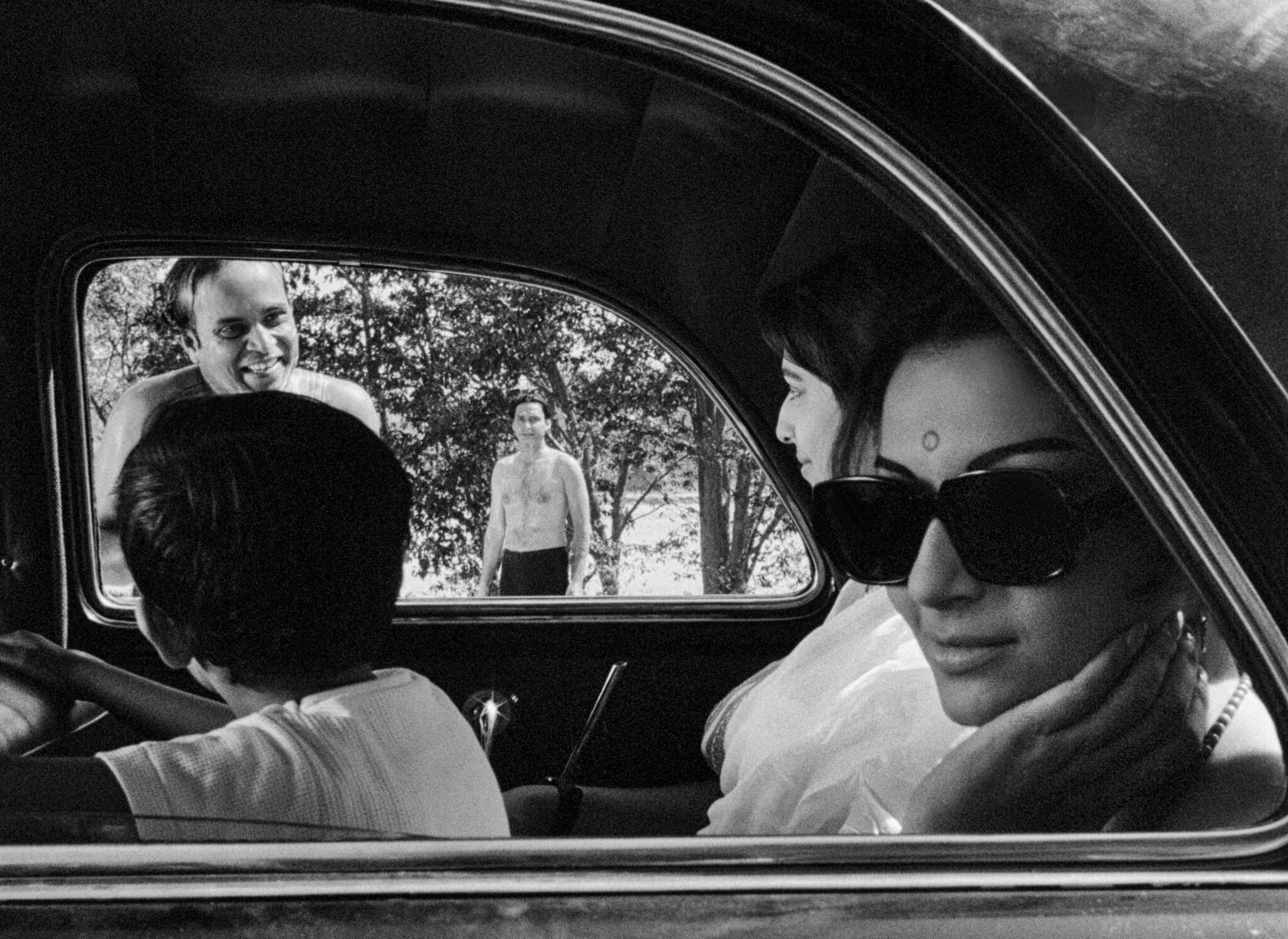 ARANYER DIN RATRI - STILLS 4 - Film Heritage Foundation