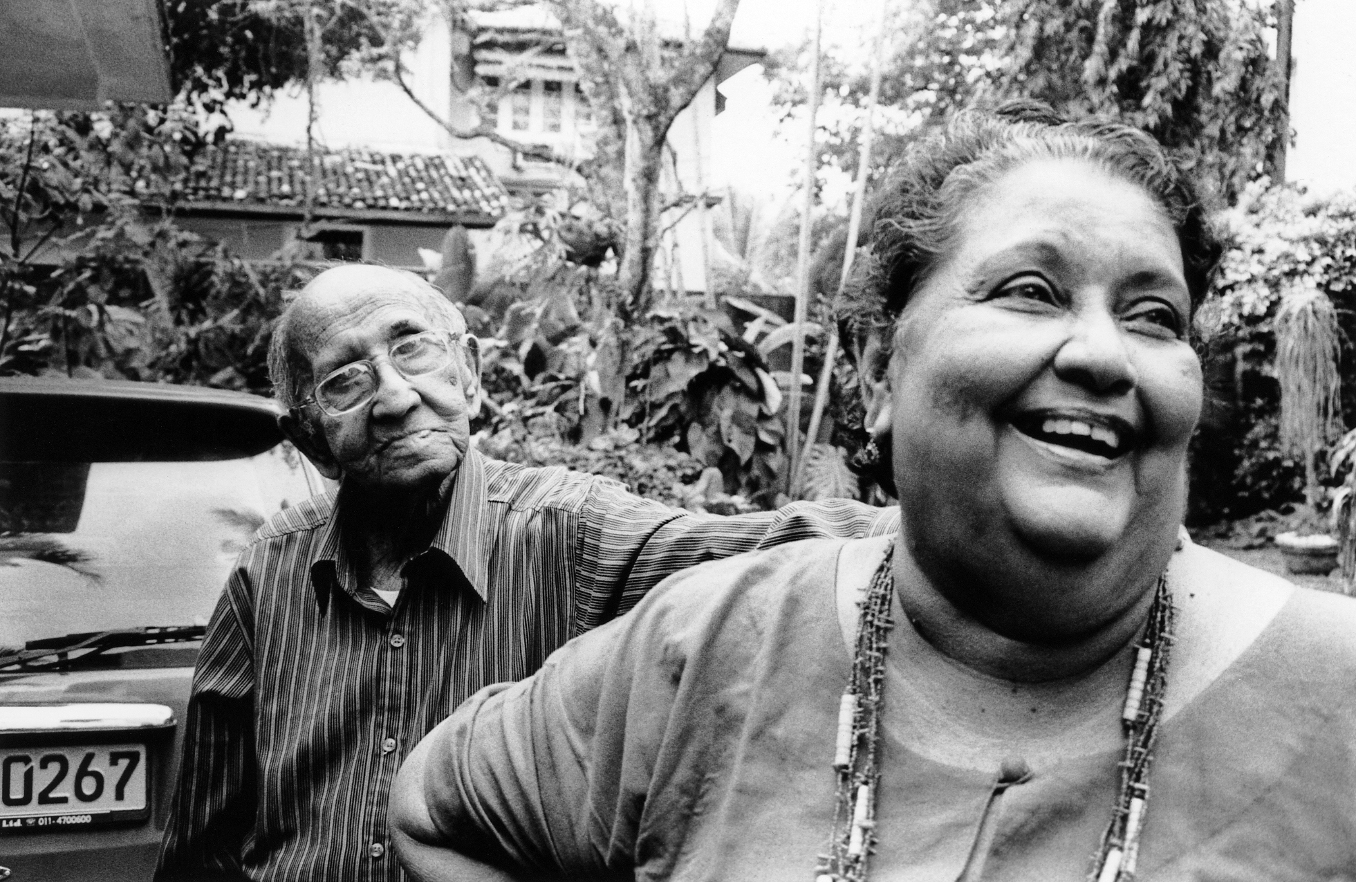 Lester James Peries with wife Sumitra Peries (1) - Film Heritage Foundation